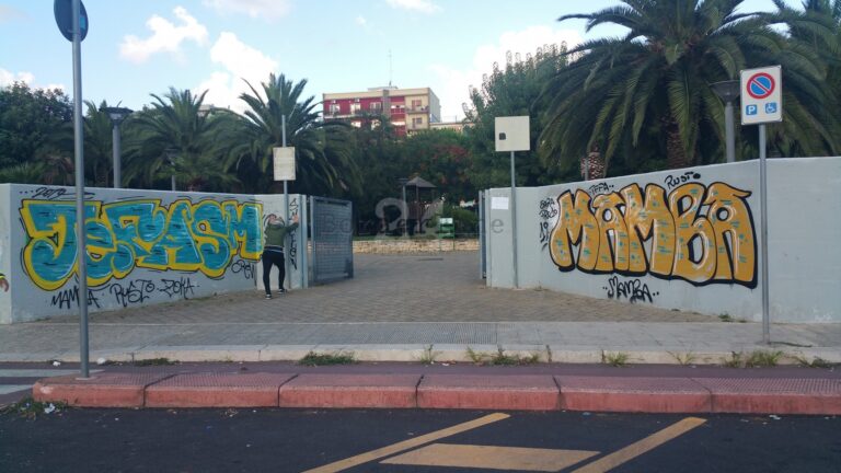 Bari, ingresso del parco 2 Giugno deturpato dai writer - Borderline24.com