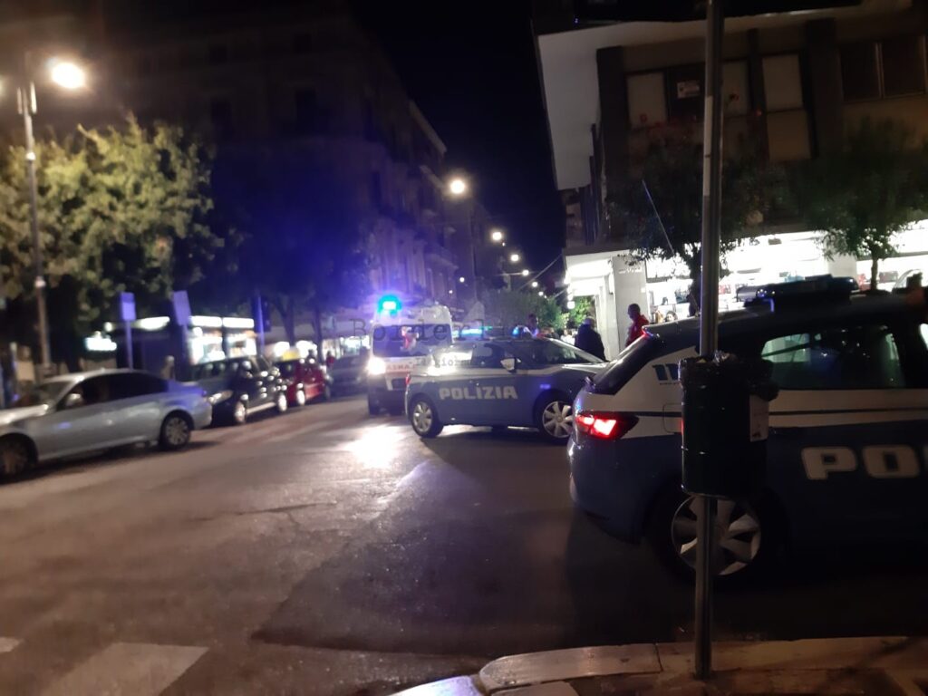 Bari, rissa in piazza Risorgimento: una donna ha un malore, polizia sul ...