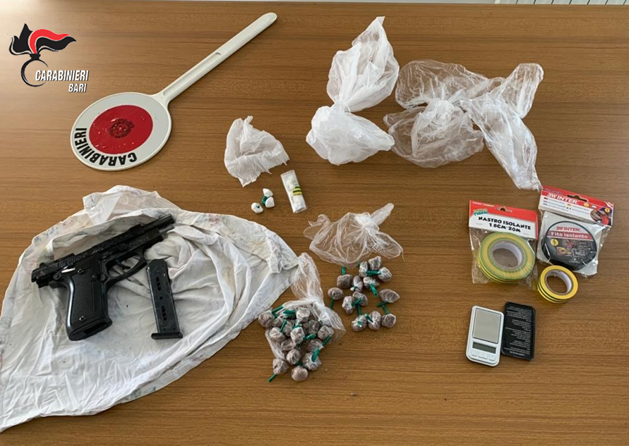 Altamura, nascondeva in casa droga e una pistola: arrestato un ... Altamura, nascondeva in casa droga e una pistola: arrestato un ...