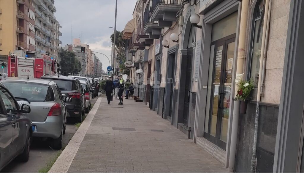 Bari, scoppiato incendio in un locale in via Brigata Regina ...