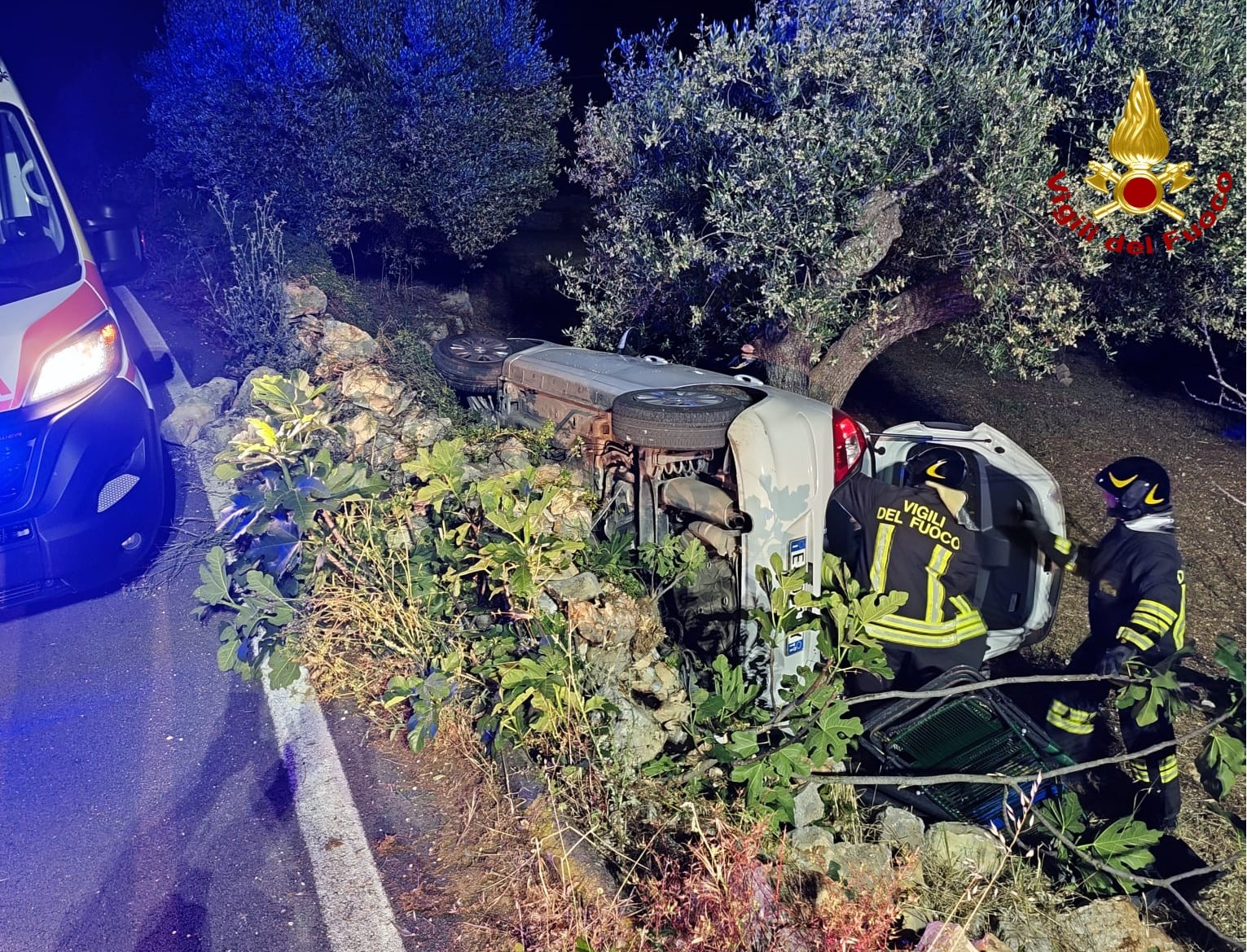 Auto fuori strada, paura a Monopoli: un ferito - Borderline24.com